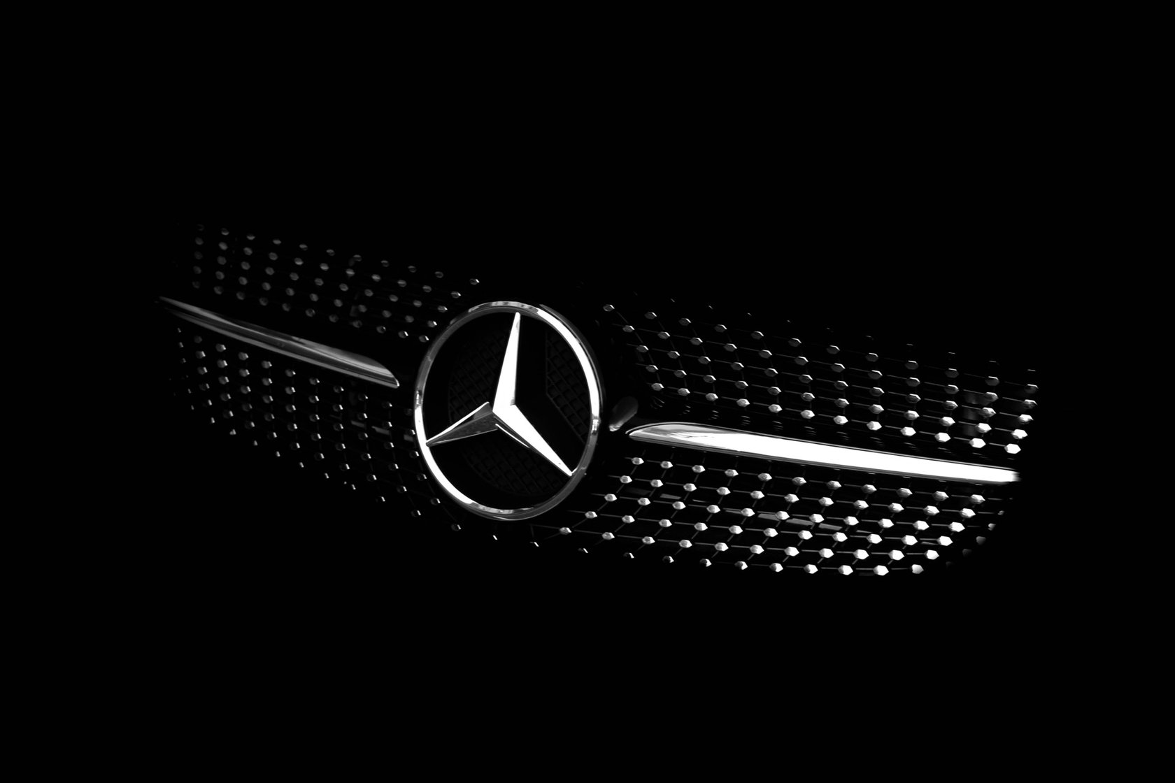 Mercedes-Benz Logo: Evolution and Significance