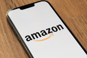 Amazon Logo: Evolution, Symbolism, and Impact on Brand Identity