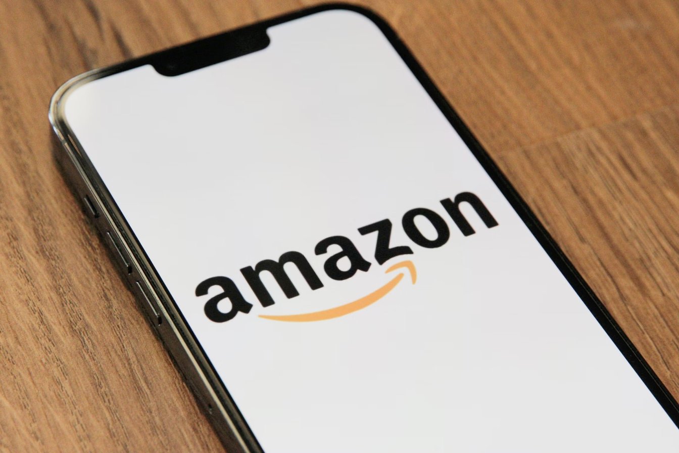 Amazon Logo: Evolutie, Symboliek en Invloed op Merkidentiteit